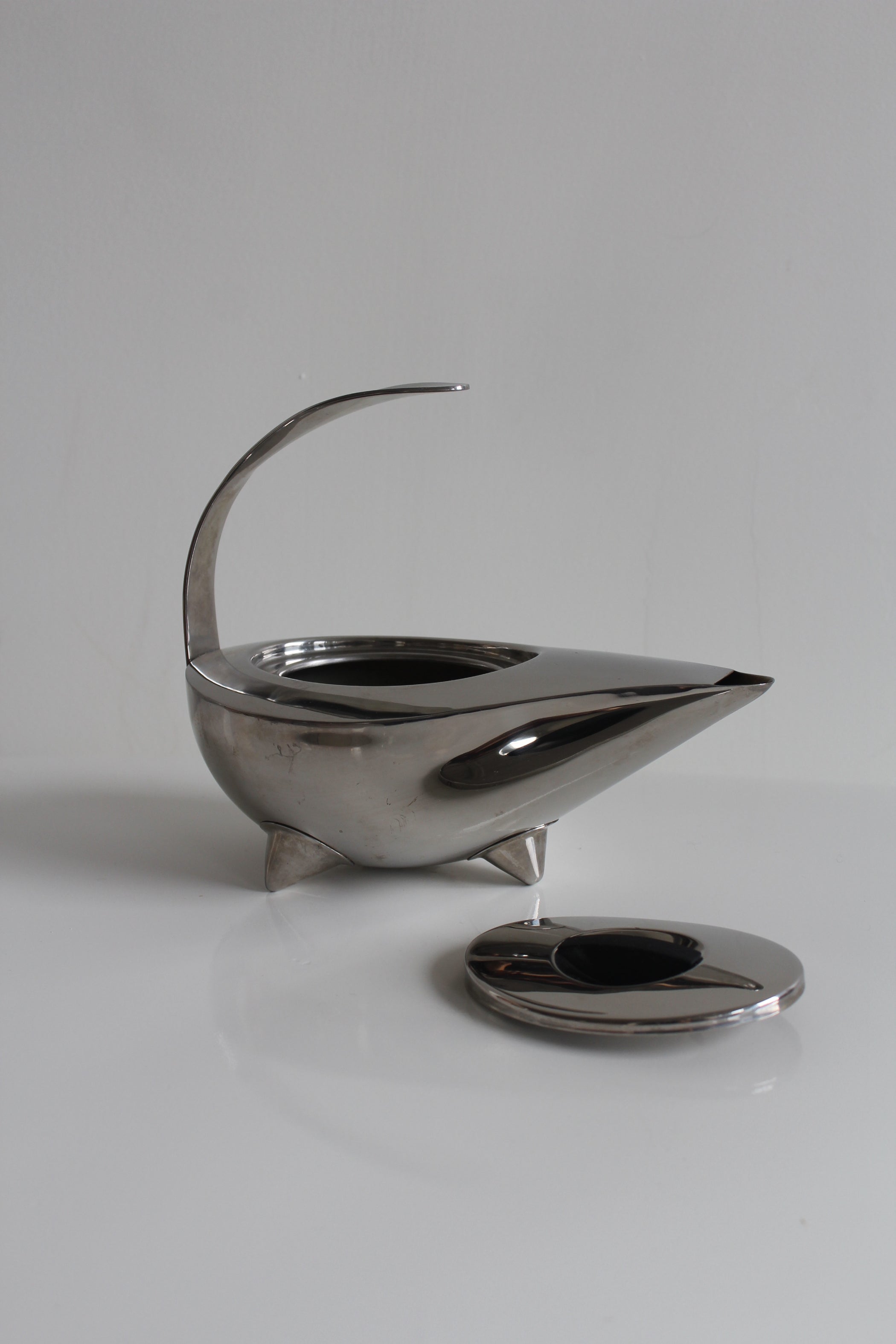 Naoko Teapot by Carsten Jorgensen for Bodum – Le Centerpiece